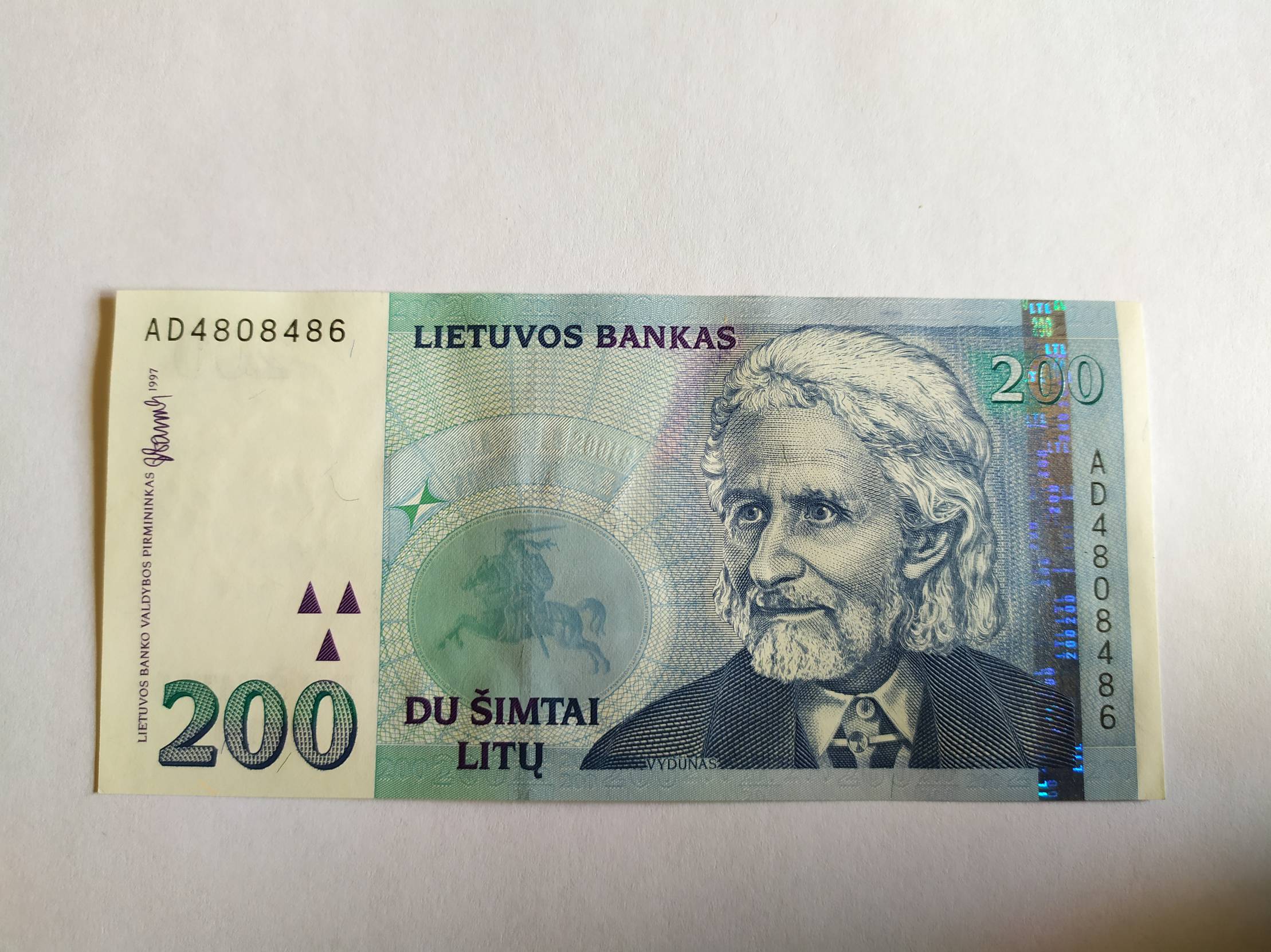 LIETUVA 200 litu banknotas su spausdinimo klaida | 21304527